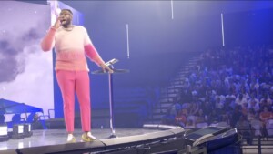 Pastor Mike Todd Under Fire for 'Feminine' Preaching Attire - Protestia